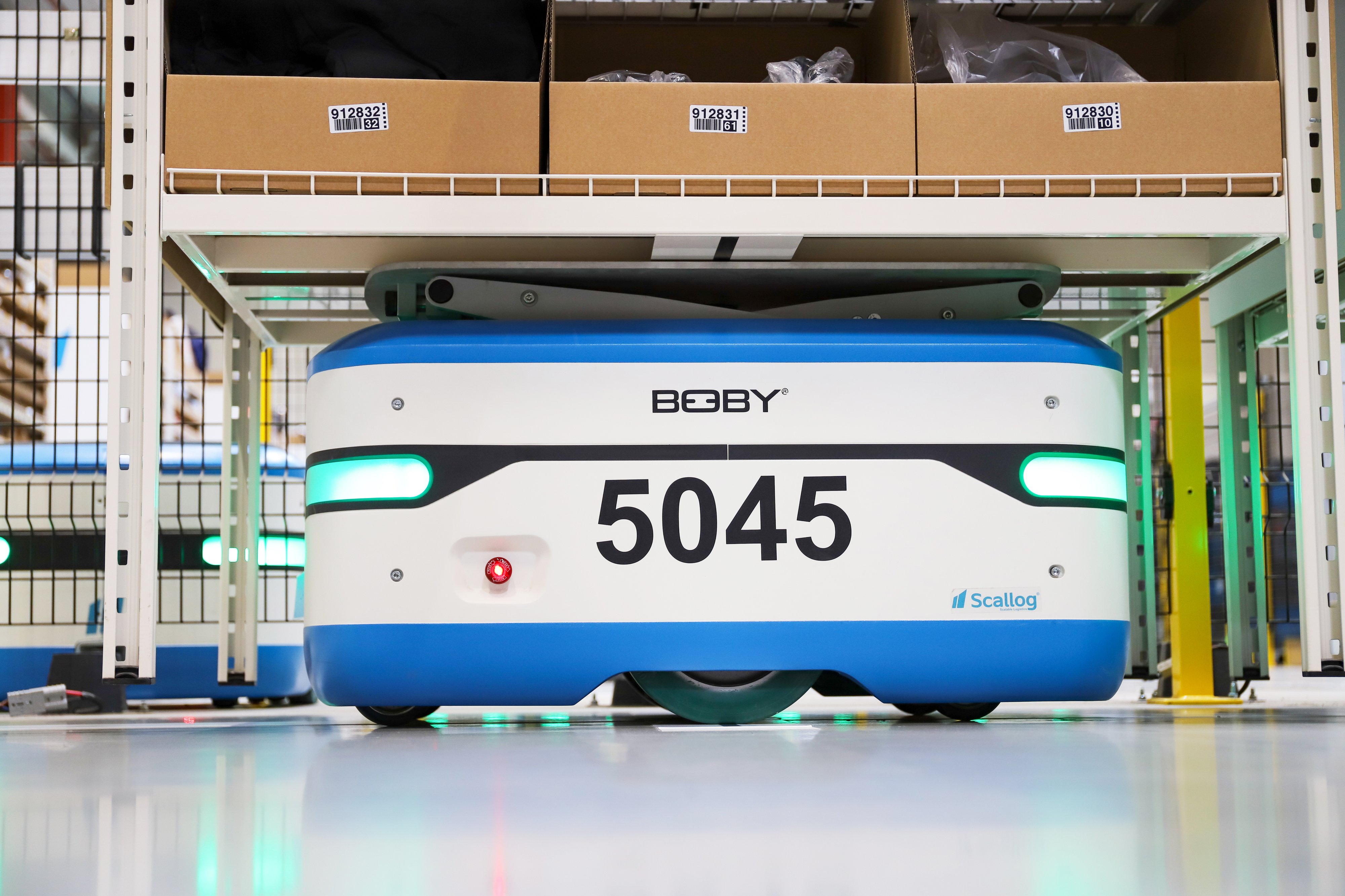 AGV, AMR, et robot logistique intelligent : Définition et distinction