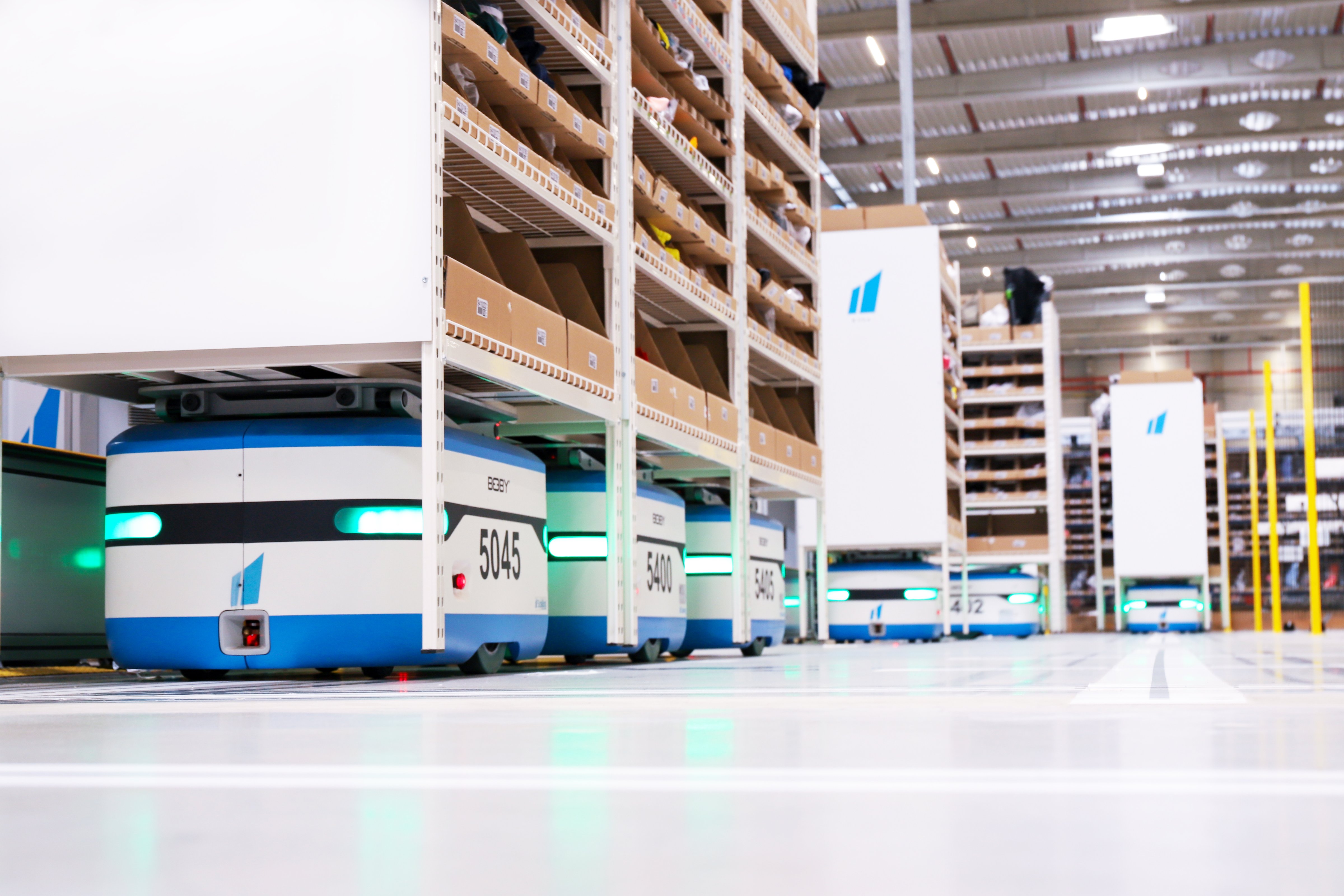 Amazon Robotics and logistics robots in the supply chain