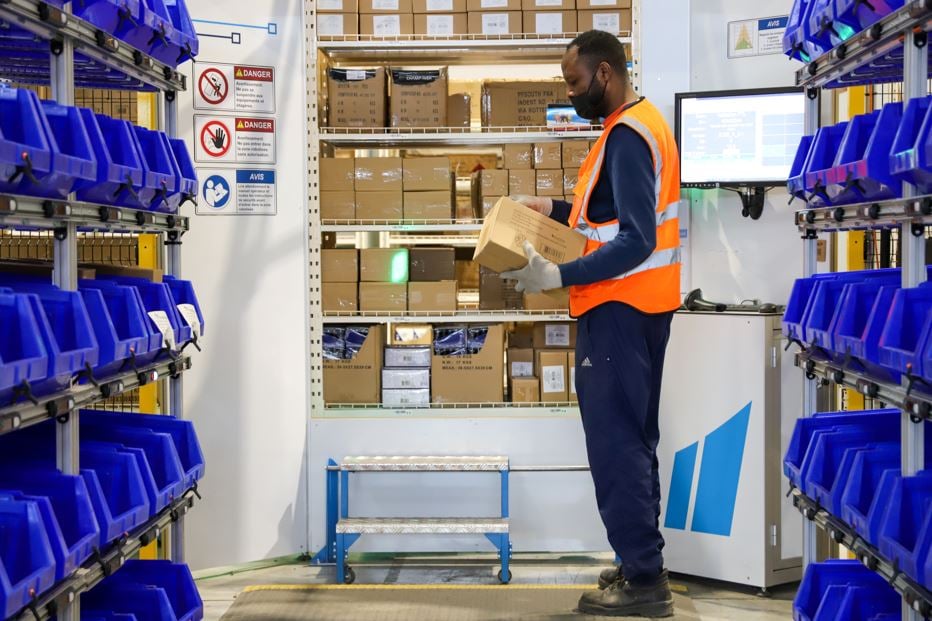 The ergonomic design of workstations enhancing logistics efficiency